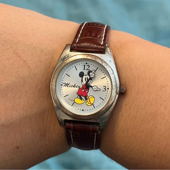 Disney | Accessories | Vintage Disney Mickey Mouse Watch | Poshmark